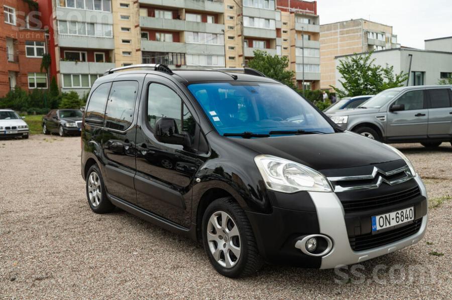 Black Citroen Berlingo 2009 in Liepaja, with an engine capacity of 1.60 L and mileage of 274 thousand km for 3900 €, photo 4 on AUTOMOTO.COM.LV