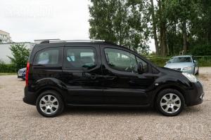 Black Citroen Berlingo 2009 in Liepaja, with an engine capacity of 1.60 L and mileage of 274 thousand km for 3900 €, photo 5 on AUTOMOTO.COM.LV