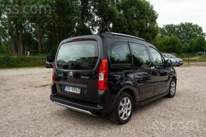 Black Citroen Berlingo 2009 in Liepaja, with an engine capacity of 1.60 L and mileage of 274 thousand km for 3900 €, photo 6 on AUTOMOTO.COM.LV