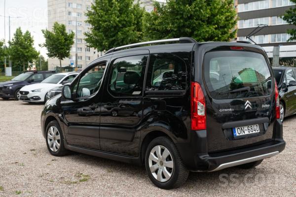 Melns Citroen Berlingo 2009 Liepāja, ar dzinēja tilpumu 1.60 L un nobraukumu 274 tūkst. km par 3900 €, foto 7 vietnē AUTOMOTO.COM.LV