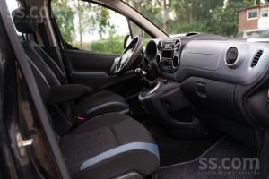 Black Citroen Berlingo 2009 in Liepaja, with an engine capacity of 1.60 L and mileage of 274 thousand km for 3900 €, photo 11 on AUTOMOTO.COM.LV