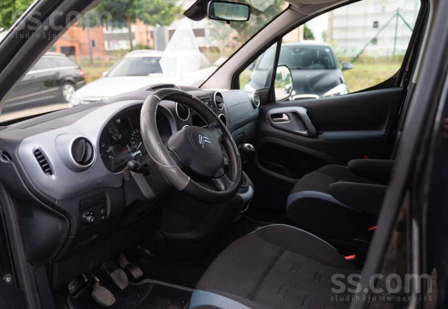 Black Citroen Berlingo 2009 in Liepaja, with an engine capacity of 1.60 L and mileage of 274 thousand km for 3900 €, photo 13 on AUTOMOTO.COM.LV