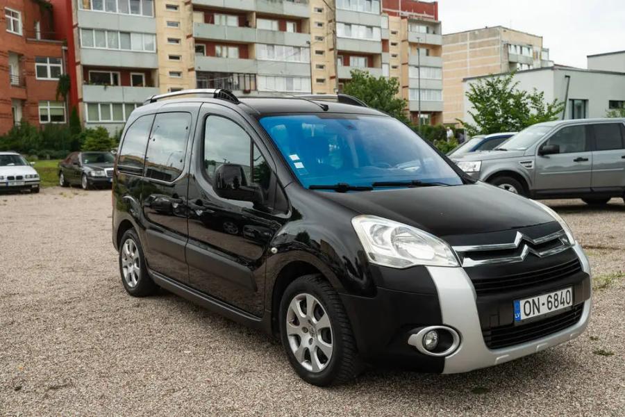 Melns Citroen Berlingo 2009 Liepāja, ar dzinēja tilpumu 1.60 L un nobraukumu 274 tūkst. km par 3900 €, foto 4 vietnē AUTOMOTO.COM.LV