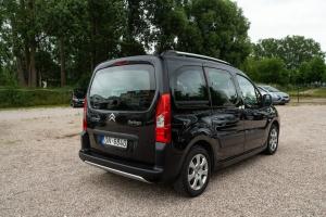 Melns Citroen Berlingo 2009 Liepāja, ar dzinēja tilpumu 1.60 L un nobraukumu 274 tūkst. km par 3900 €, foto 6 vietnē AUTOMOTO.COM.LV