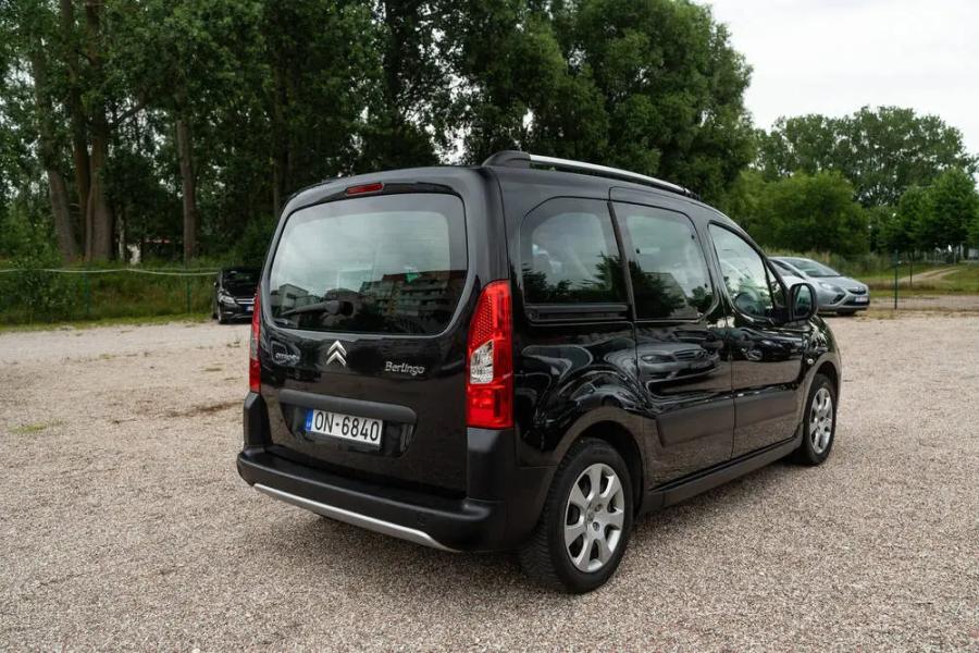 Melns Citroen Berlingo 2009 Liepāja, ar dzinēja tilpumu 1.60 L un nobraukumu 274 tūkst. km par 3900 €, foto 6 vietnē AUTOMOTO.COM.LV