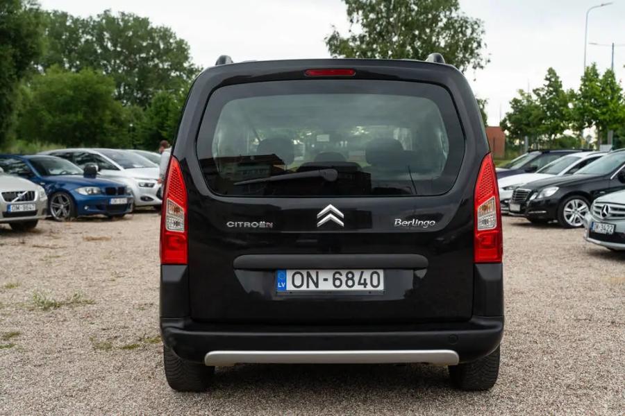 Melns Citroen Berlingo 2009 Liepāja, ar dzinēja tilpumu 1.60 L un nobraukumu 274 tūkst. km par 3900 €, foto 7 vietnē AUTOMOTO.COM.LV
