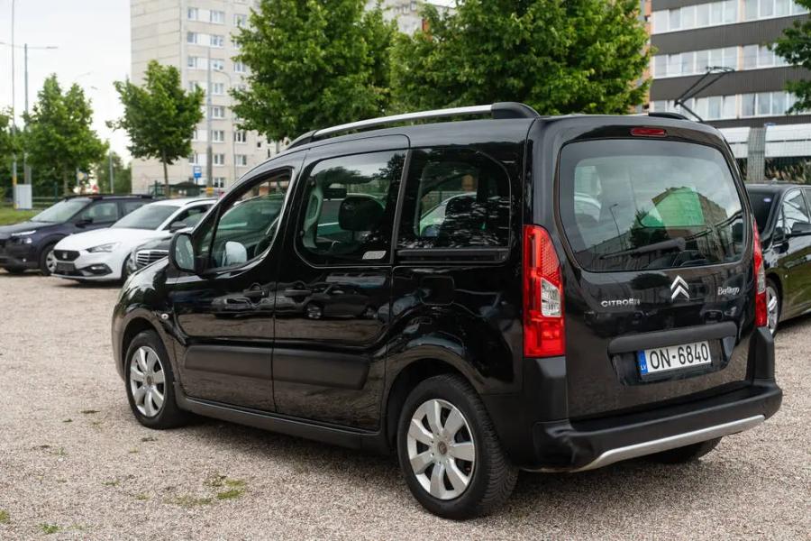 Melns Citroen Berlingo 2009 Liepāja, ar dzinēja tilpumu 1.60 L un nobraukumu 274 tūkst. km par 3900 €, foto 8 vietnē AUTOMOTO.COM.LV