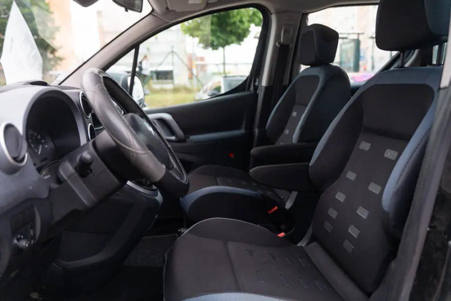 Melns Citroen Berlingo 2009 Liepāja, ar dzinēja tilpumu 1.60 L un nobraukumu 274 tūkst. km par 3900 €, foto 10 vietnē AUTOMOTO.COM.LV