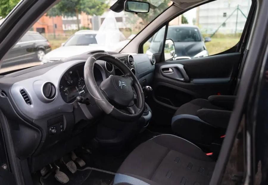 Melns Citroen Berlingo 2009 Liepāja, ar dzinēja tilpumu 1.60 L un nobraukumu 274 tūkst. km par 3900 €, foto 13 vietnē AUTOMOTO.COM.LV