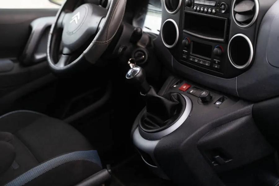 Melns Citroen Berlingo 2009 Liepāja, ar dzinēja tilpumu 1.60 L un nobraukumu 274 tūkst. km par 3900 €, foto 17 vietnē AUTOMOTO.COM.LV