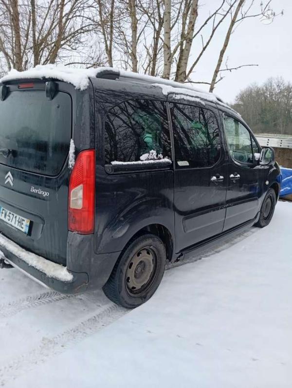 Black Citroen Berlingo 2010 in Taurage, with an engine capacity of 1.56 L and mileage of 222 thousand km for 2550 €, photo 5 on AUTOMOTO.COM.LV