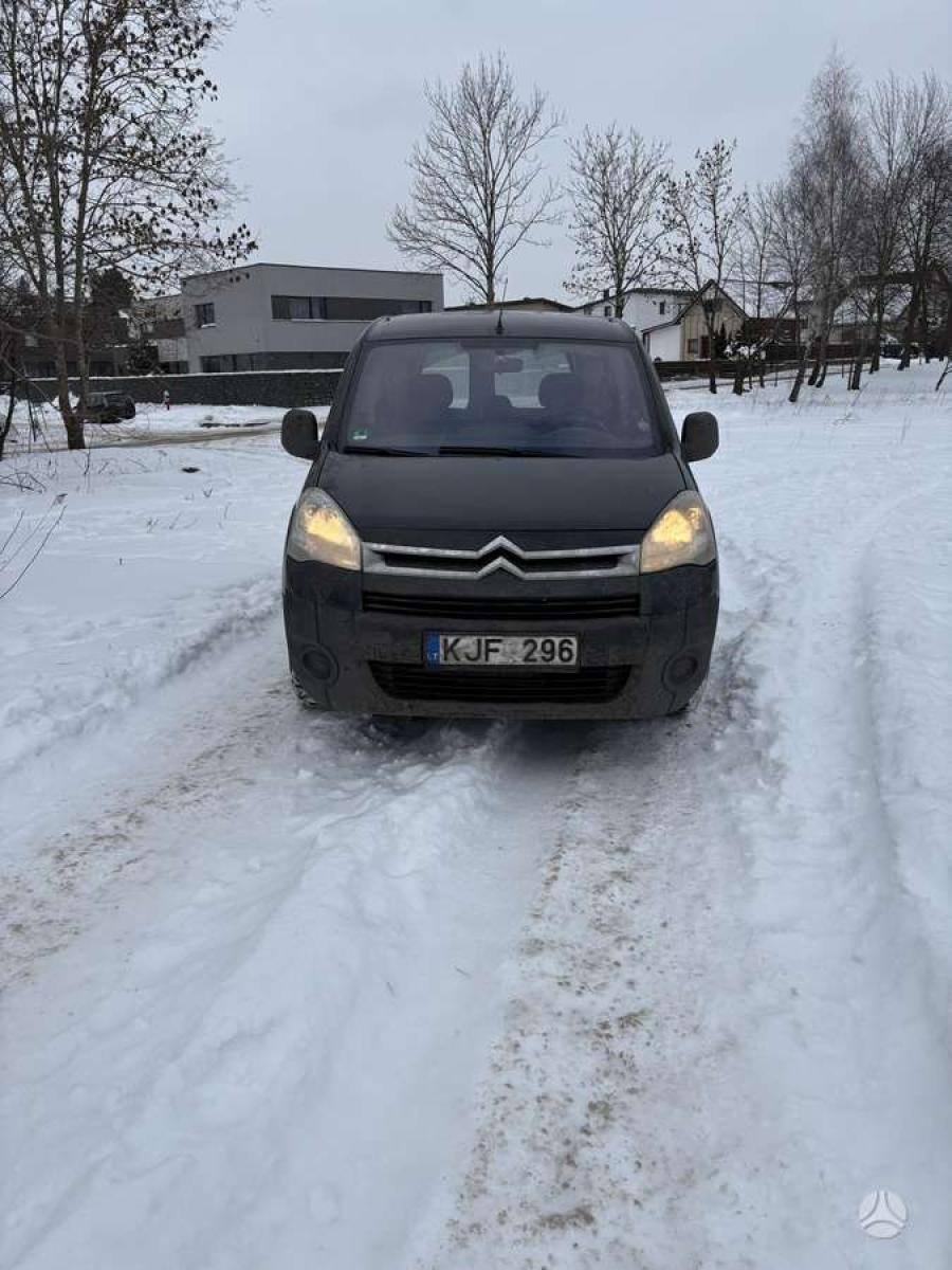 Melns Citroen Berlingo 2010 Viļņa, ar dzinēja tilpumu 1.56 L un nobraukumu 301 tūkst. km par 2100 €, foto 1 vietnē AUTOMOTO.COM.LV