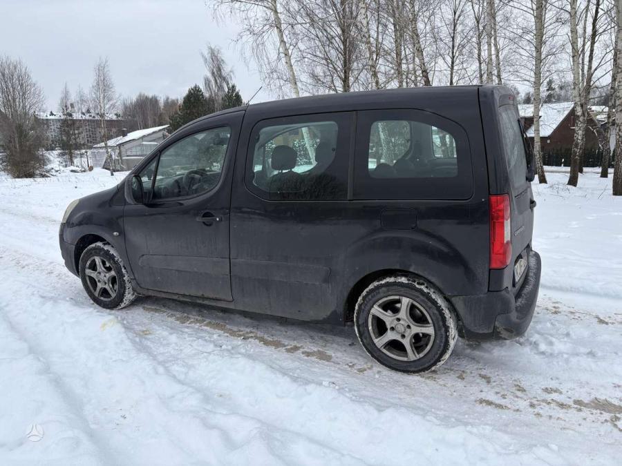 Melns Citroen Berlingo 2010 Viļņa, ar dzinēja tilpumu 1.56 L un nobraukumu 301 tūkst. km par 2100 €, foto 2 vietnē AUTOMOTO.COM.LV