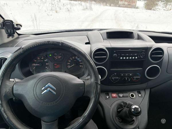 Melns Citroen Berlingo 2010 Viļņa, ar dzinēja tilpumu 1.56 L un nobraukumu 301 tūkst. km par 2100 €, foto 5 vietnē AUTOMOTO.COM.LV