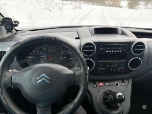 Melns Citroen Berlingo 2010 Viļņa, ar dzinēja tilpumu 1.56 L un nobraukumu 301 tūkst. km par 2100 €, foto 5 vietnē AUTOMOTO.COM.LV