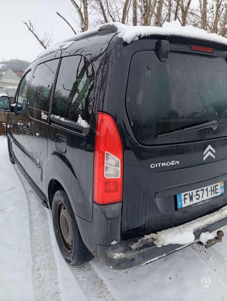 Melns Citroen Berlingo 2010 Tauragė, ar dzinēja tilpumu 1.56 L un nobraukumu 2123 tūkst. km par 2299 €, foto 5 vietnē AUTOMOTO.COM.LV