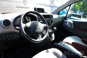 Black Citroen Berlingo 2010 in Riga, with an engine capacity of 1.60 L and mileage of 225 thousand km for 3890 €, photo 7 on AUTOMOTO.COM.LV