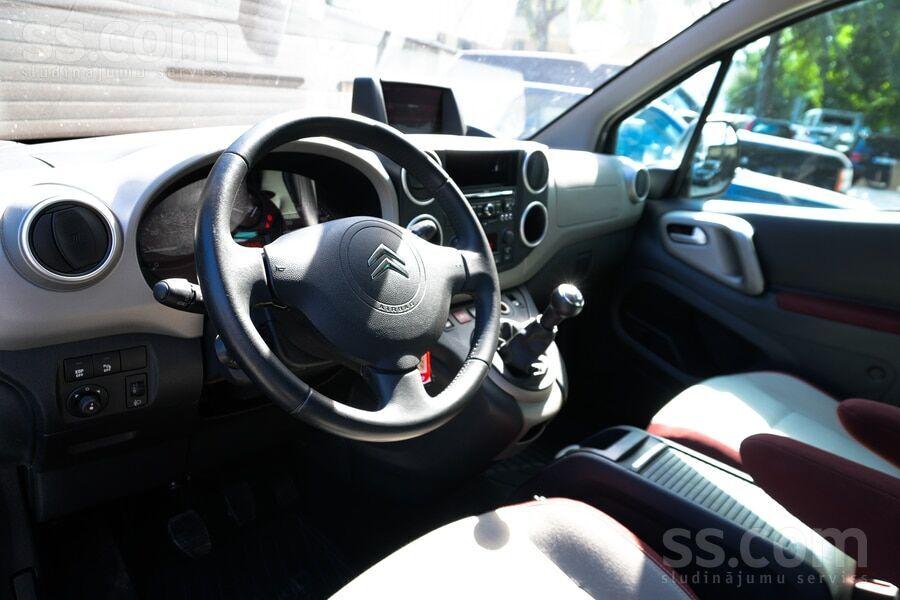 Black Citroen Berlingo 2010 in Riga, with an engine capacity of 1.60 L and mileage of 225 thousand km for 3890 €, photo 7 on AUTOMOTO.COM.LV