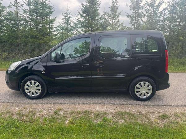 Melns Citroen Berlingo 2010 Utena, ar dzinēja tilpumu 1.56 L un nobraukumu 261 tūkst. km par 2750 €, foto 3 vietnē AUTOMOTO.COM.LV
