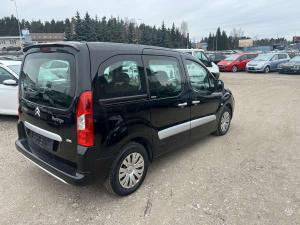 Melns Citroen Berlingo 2011 Utena, ar dzinēja tilpumu 1.50 L un nobraukumu 201 tūkst. km par 4450 €, foto 4 vietnē AUTOMOTO.COM.LV