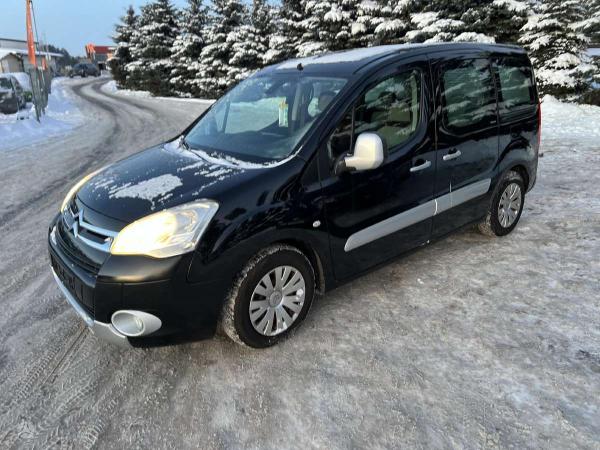 Melns Citroen Berlingo 2011 Utena, ar dzinēja tilpumu 1.50 L un nobraukumu 201 tūkst. km par 4450 €, foto 3 vietnē AUTOMOTO.COM.LV