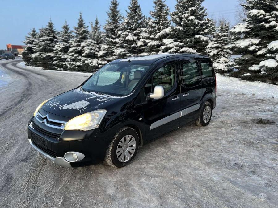 Black Citroen Berlingo 2011 in Utena, with an engine capacity of 1.50 L and mileage of 201 thousand km for 4450 €, photo 4 on AUTOMOTO.COM.LV