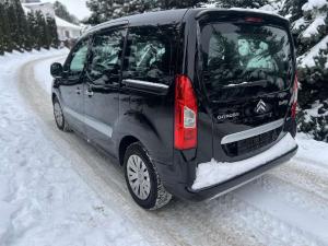 Black Citroen Berlingo 2011 in Utena, with an engine capacity of 1.50 L and mileage of 205 thousand km for 4500 €, photo 4 on AUTOMOTO.COM.LV