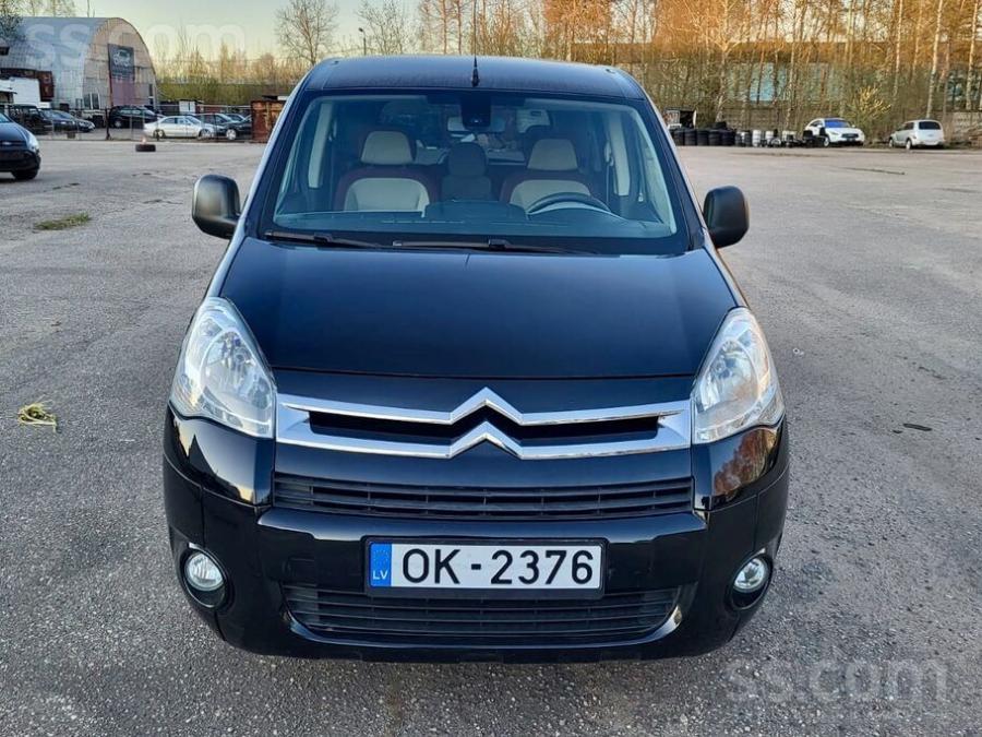 Melns Citroen Berlingo 2011 Rīga, ar dzinēja tilpumu 1.60 L un nobraukumu 0 tūkst. km par 3990 €, foto 3 vietnē AUTOMOTO.COM.LV