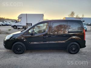 Melns Citroen Berlingo 2011 Rīga, ar dzinēja tilpumu 1.60 L un nobraukumu 0 tūkst. km par 3990 €, foto 7 vietnē AUTOMOTO.COM.LV