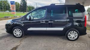 Melns Citroen Berlingo 2011 Ogre, ar dzinēja tilpumu 1.60 L un nobraukumu 285 tūkst. km par 3500 €, foto 1 vietnē AUTOMOTO.COM.LV