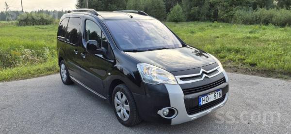 Melns Citroen Berlingo 2011 Limbaži, ar dzinēja tilpumu 1.60 L un nobraukumu 274 tūkst. km par 5800 €, foto 3 vietnē AUTOMOTO.COM.LV