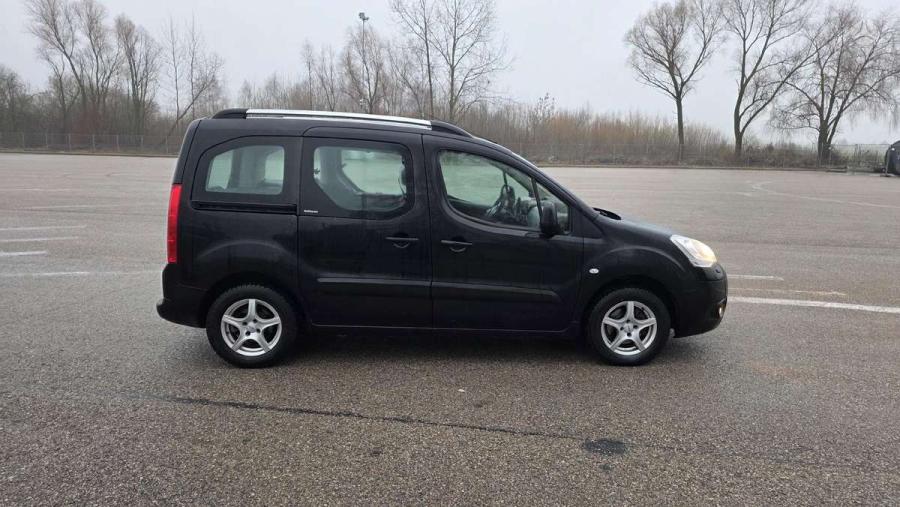 Black Citroen Berlingo 2012 in Marijampole, with an engine capacity of 1.56 L and mileage of 216 thousand km for 3100 €, photo 3 on AUTOMOTO.COM.LV