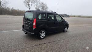 Black Citroen Berlingo 2012 in Marijampole, with an engine capacity of 1.56 L and mileage of 216 thousand km for 3100 €, photo 4 on AUTOMOTO.COM.LV