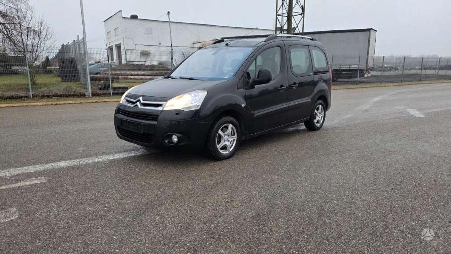 Black Citroen Berlingo 2012 in Marijampole, with an engine capacity of 1.56 L and mileage of 216 thousand km for 3100 €, photo 6 on AUTOMOTO.COM.LV