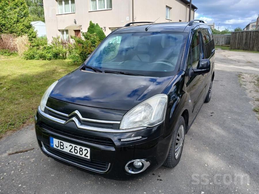 Black Citroen Berlingo 2012 in Ogre, with an engine capacity of 1.60 L and mileage of 276 thousand km for 3150 €, photo 5 on AUTOMOTO.COM.LV