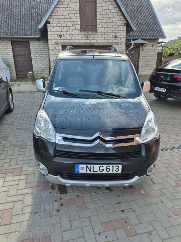 Black Citroen Berlingo 2012 in Raseiniai, with an engine capacity of 0.00 L and mileage of 316 thousand km for 3200 €, photo 4 on AUTOMOTO.COM.LV