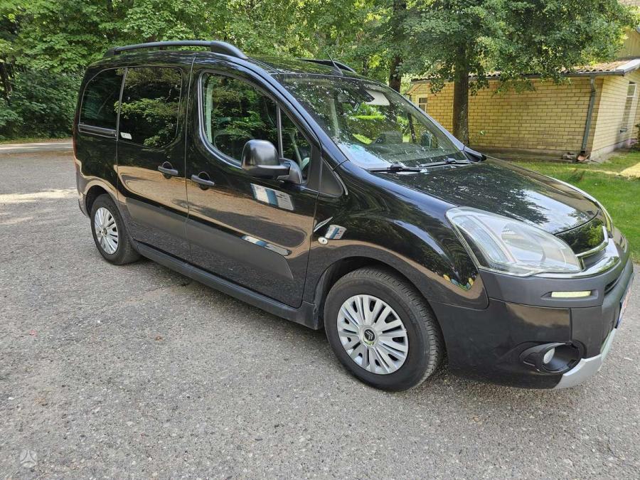 Melns Citroen Berlingo 2013 Prienai, ar dzinēja tilpumu 1.60 L un nobraukumu 249 tūkst. km par 4650 €, foto 3 vietnē AUTOMOTO.COM.LV