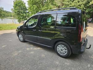 Melns Citroen Berlingo 2013 Prienai, ar dzinēja tilpumu 1.60 L un nobraukumu 249 tūkst. km par 4650 €, foto 5 vietnē AUTOMOTO.COM.LV