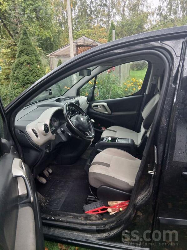 Black Citroen Berlingo 2013 in Madona, with an engine capacity of 1.60 L and mileage of 273 thousand km for 3300 €, photo 1 on AUTOMOTO.COM.LV