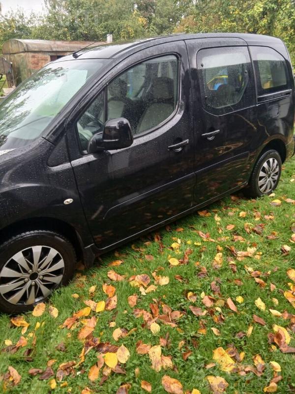 Black Citroen Berlingo 2013 in Madona, with an engine capacity of 1.60 L and mileage of 273 thousand km for 3300 €, photo 3 on AUTOMOTO.COM.LV