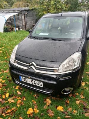 Black Citroen Berlingo 2013 in Madona, with an engine capacity of 1.60 L and mileage of 273 thousand km for 3300 €, photo 4 on AUTOMOTO.COM.LV