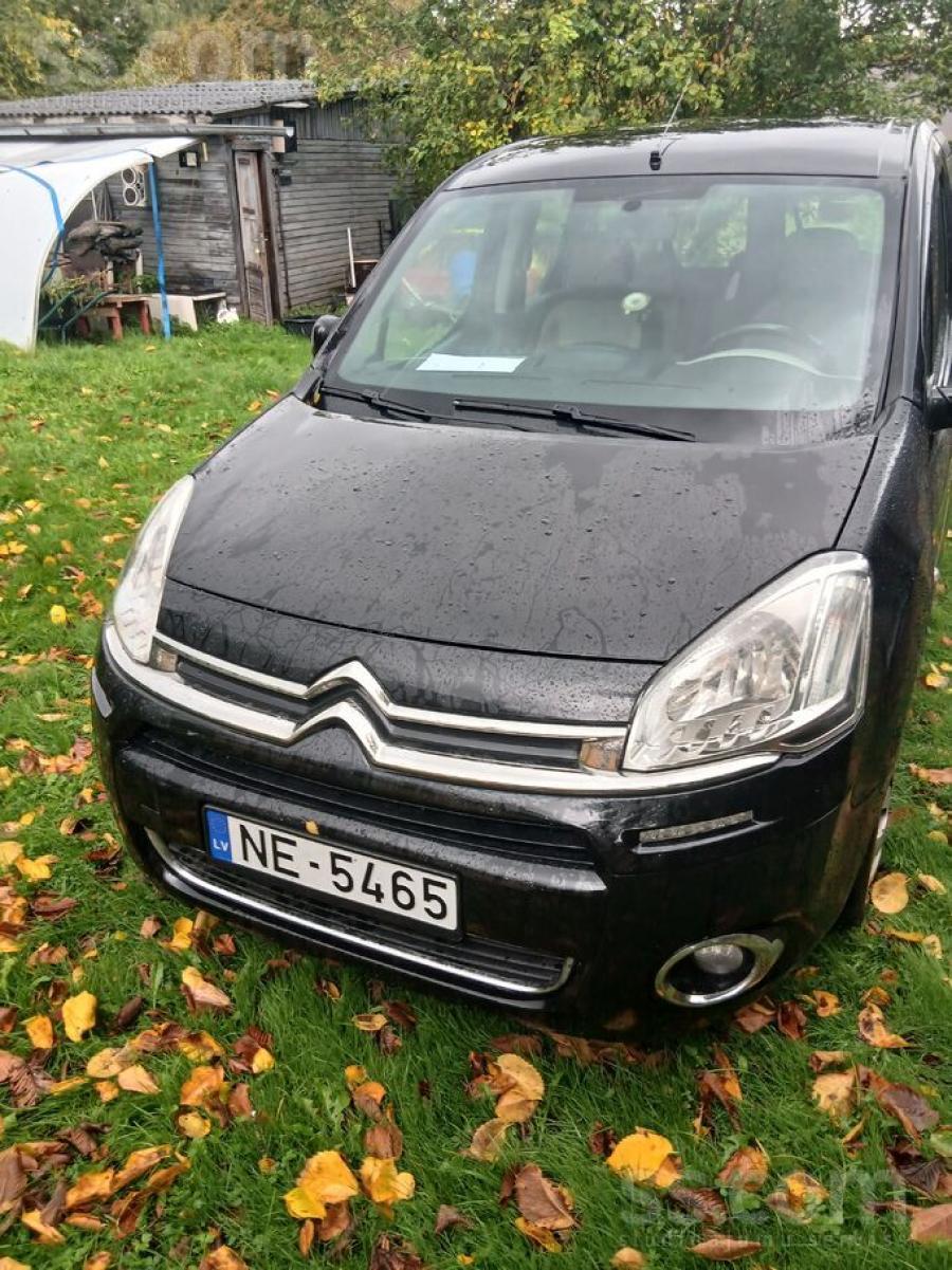 Black Citroen Berlingo 2013 in Madona, with an engine capacity of 1.60 L and mileage of 273 thousand km for 3300 €, photo 4 on AUTOMOTO.COM.LV