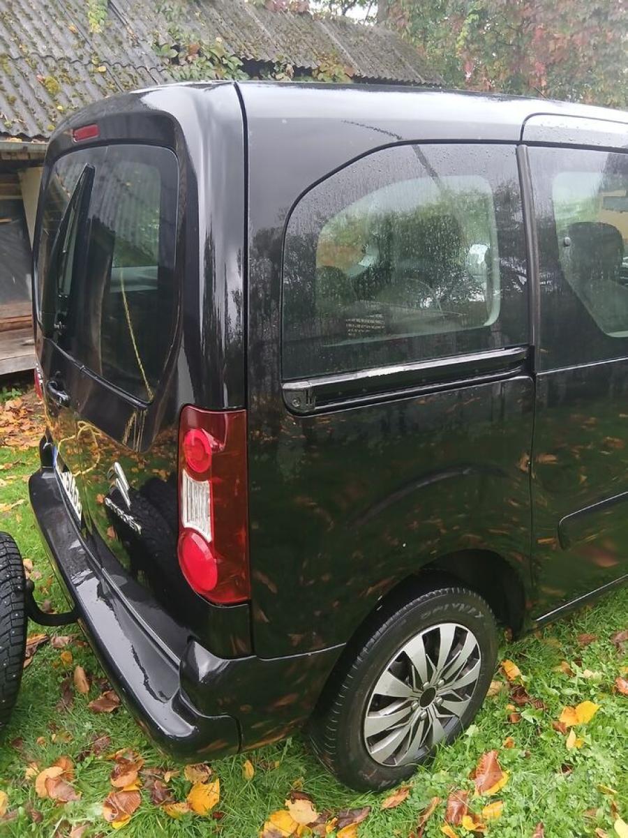 Black Citroen Berlingo 2013 in Madona, with an engine capacity of 1.60 L and mileage of 273 thousand km for 3300 €, photo 7 on AUTOMOTO.COM.LV