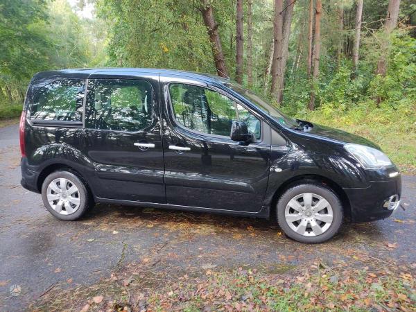 Black Citroen Berlingo 2014 in Prienai, with an engine capacity of 1.56 L and mileage of 265 thousand km for 4300 €, photo 5 on AUTOMOTO.COM.LV