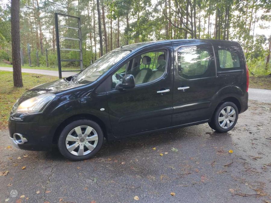 Black Citroen Berlingo 2014 in Prienai, with an engine capacity of 1.56 L and mileage of 265 thousand km for 4300 €, photo 6 on AUTOMOTO.COM.LV