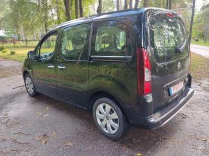 Black Citroen Berlingo 2014 in Prienai, with an engine capacity of 1.56 L and mileage of 265 thousand km for 4300 €, photo 7 on AUTOMOTO.COM.LV