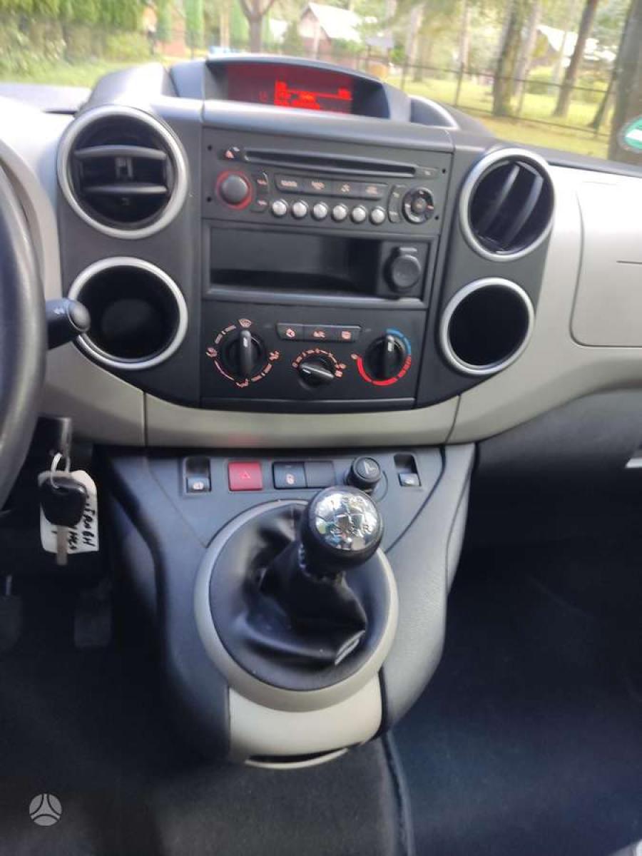 Black Citroen Berlingo 2014 in Prienai, with an engine capacity of 1.56 L and mileage of 265 thousand km for 4300 €, photo 12 on AUTOMOTO.COM.LV