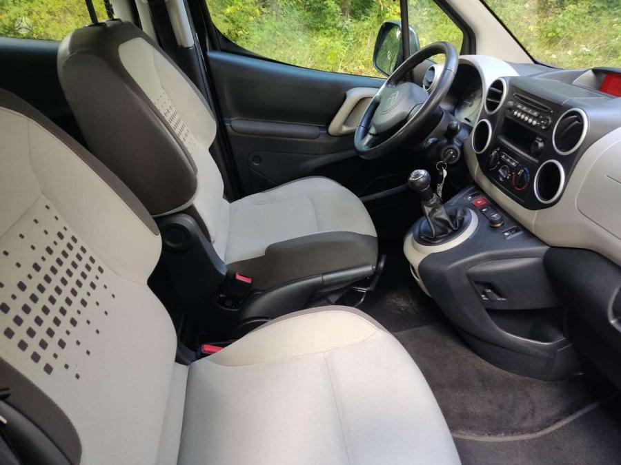 Black Citroen Berlingo 2014 in Prienai, with an engine capacity of 1.56 L and mileage of 265 thousand km for 4300 €, photo 14 on AUTOMOTO.COM.LV