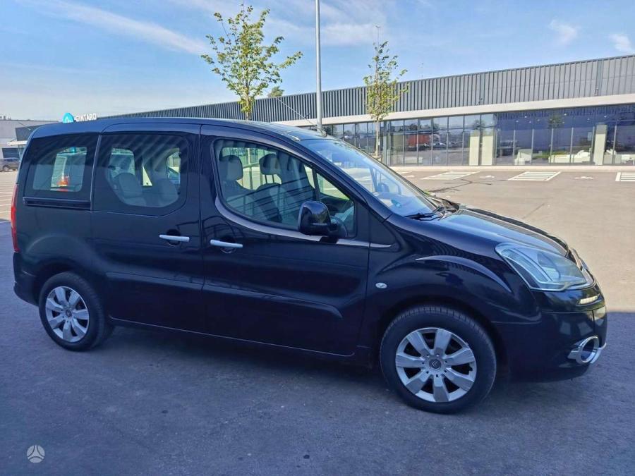 Black Citroen Berlingo 2014 in Kaunas, with an engine capacity of 1.56 L and mileage of 260 thousand km for 4900 €, photo 3 on AUTOMOTO.COM.LV