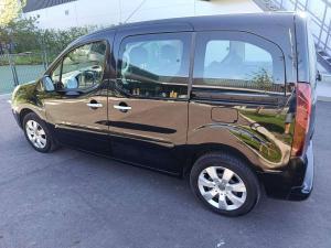 Black Citroen Berlingo 2014 in Kaunas, with an engine capacity of 1.56 L and mileage of 260 thousand km for 4900 €, photo 5 on AUTOMOTO.COM.LV